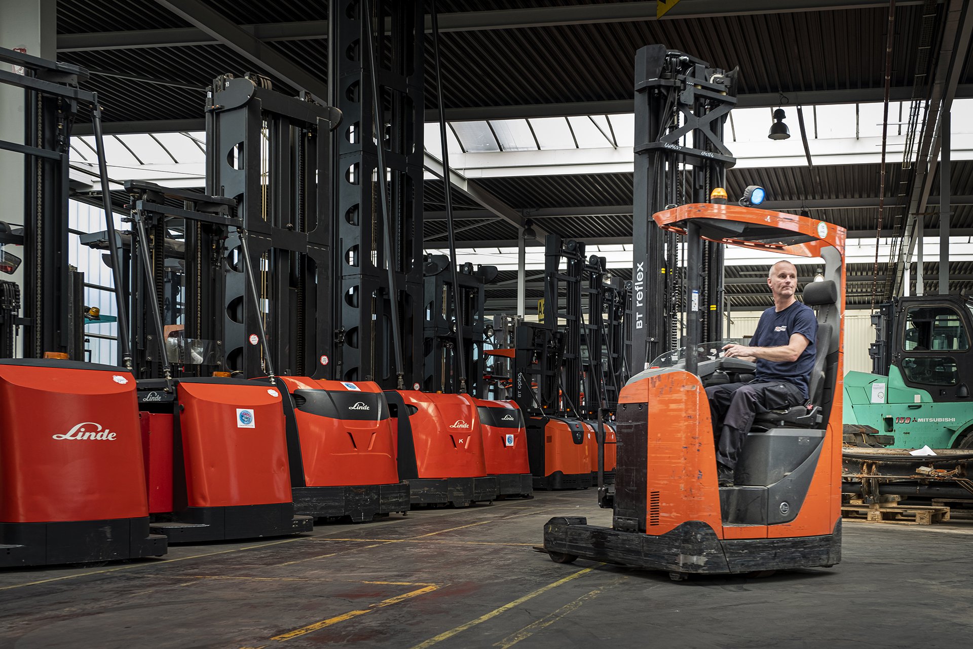 Used Reach Trucks | Lisman Forklifts