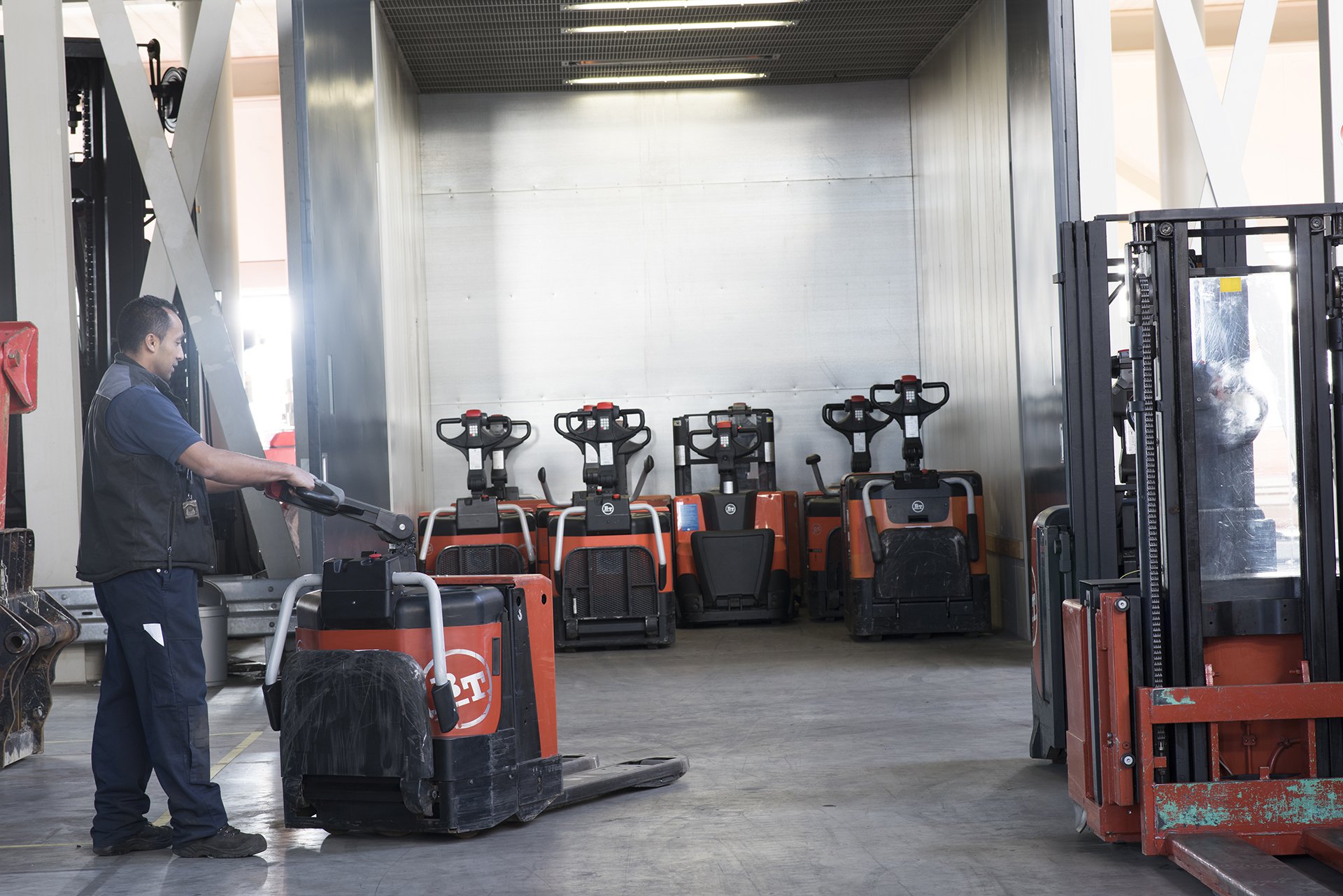Used Pallet Trucks | Lisman Forklifts